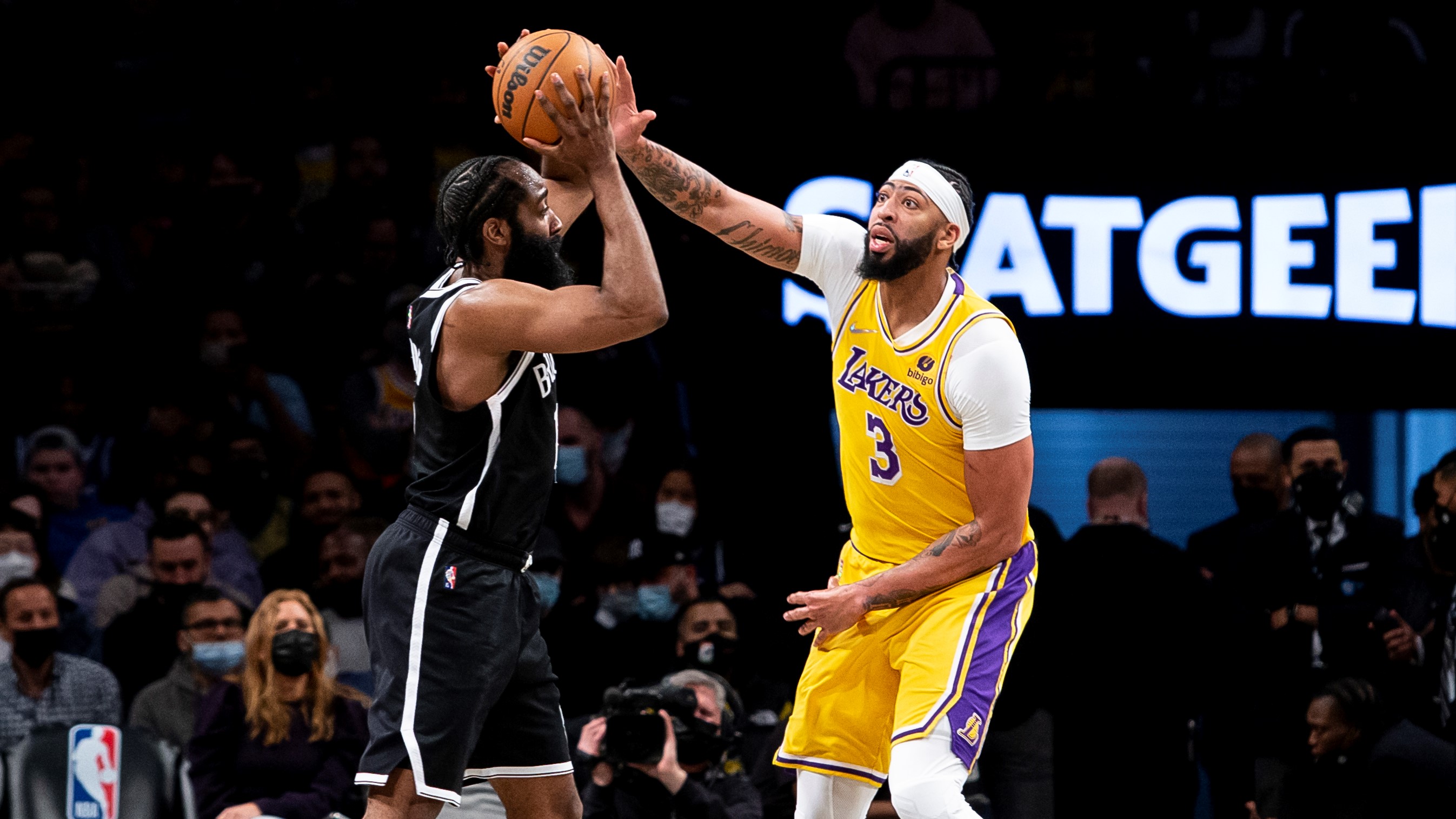 Anthony Davis makes presence felt in first game back - Lakers Outsiders